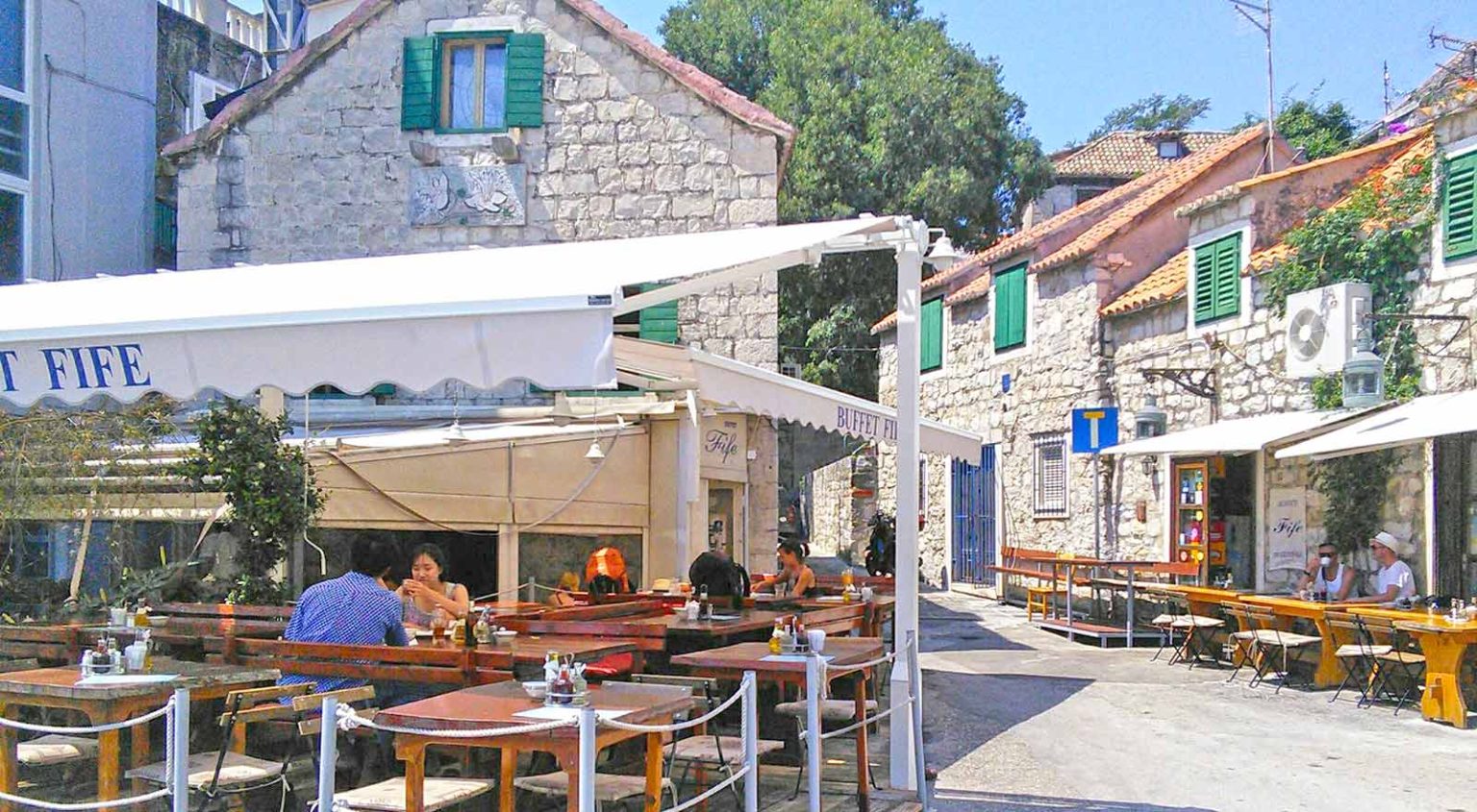 Tavern Buffet Fife Split: Love at first sight | Explore Croatia